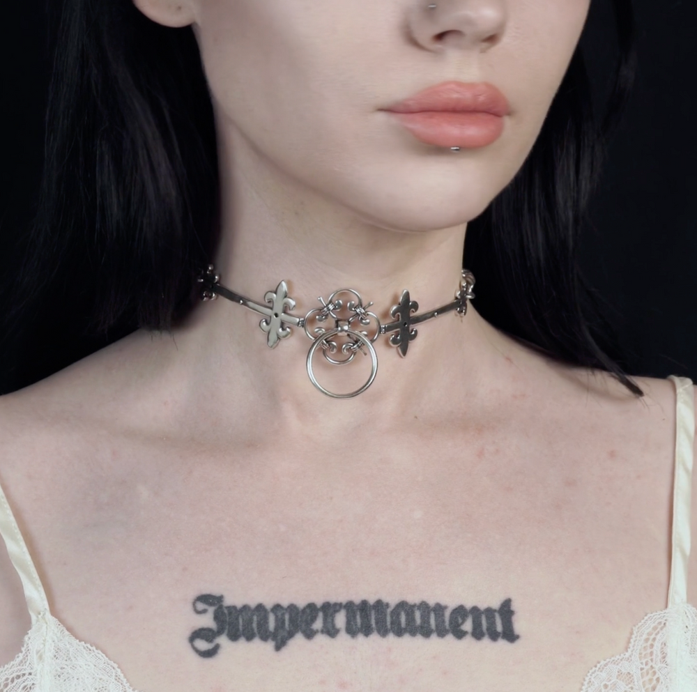 FORTRESS. Medieval Knocker Hinged Choker - Silver