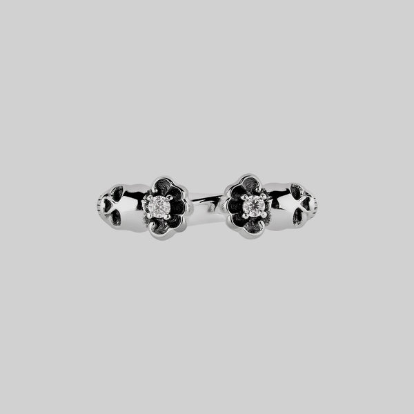 EBONY. Gothic Skull & Clam Shell Ring - Silver – REGALROSE